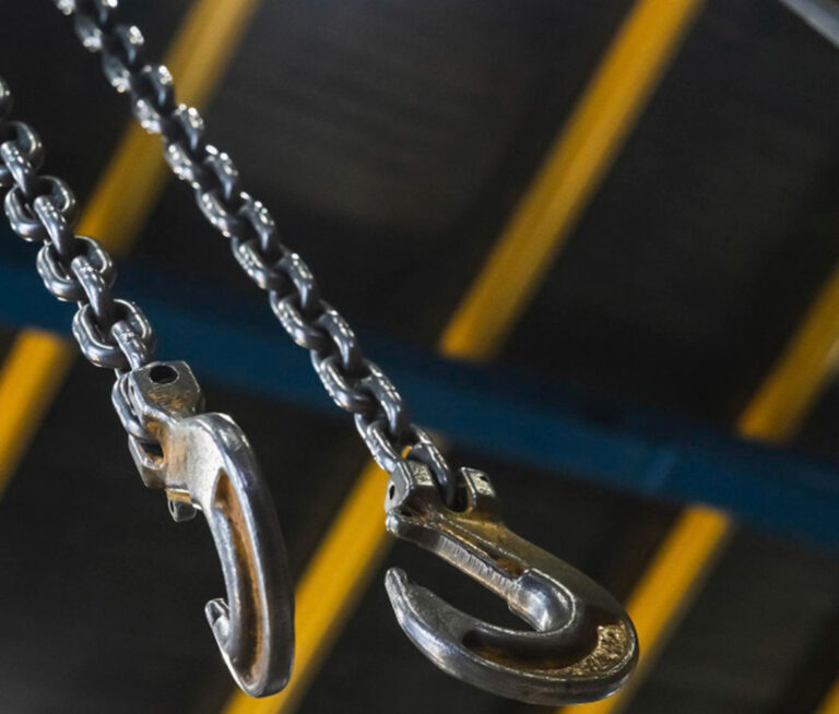 A Complete Guide to Lifting Shackles: Types, Applications, and Safety